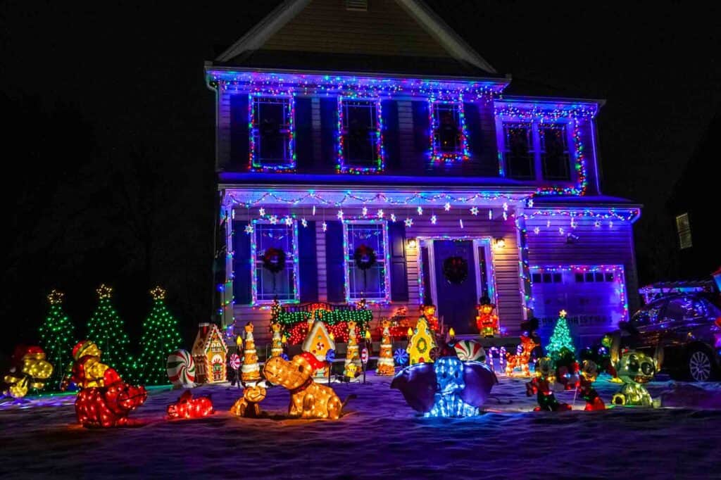 Bucks County Christmas Lights Displays to See (2025) - Guide to Philly