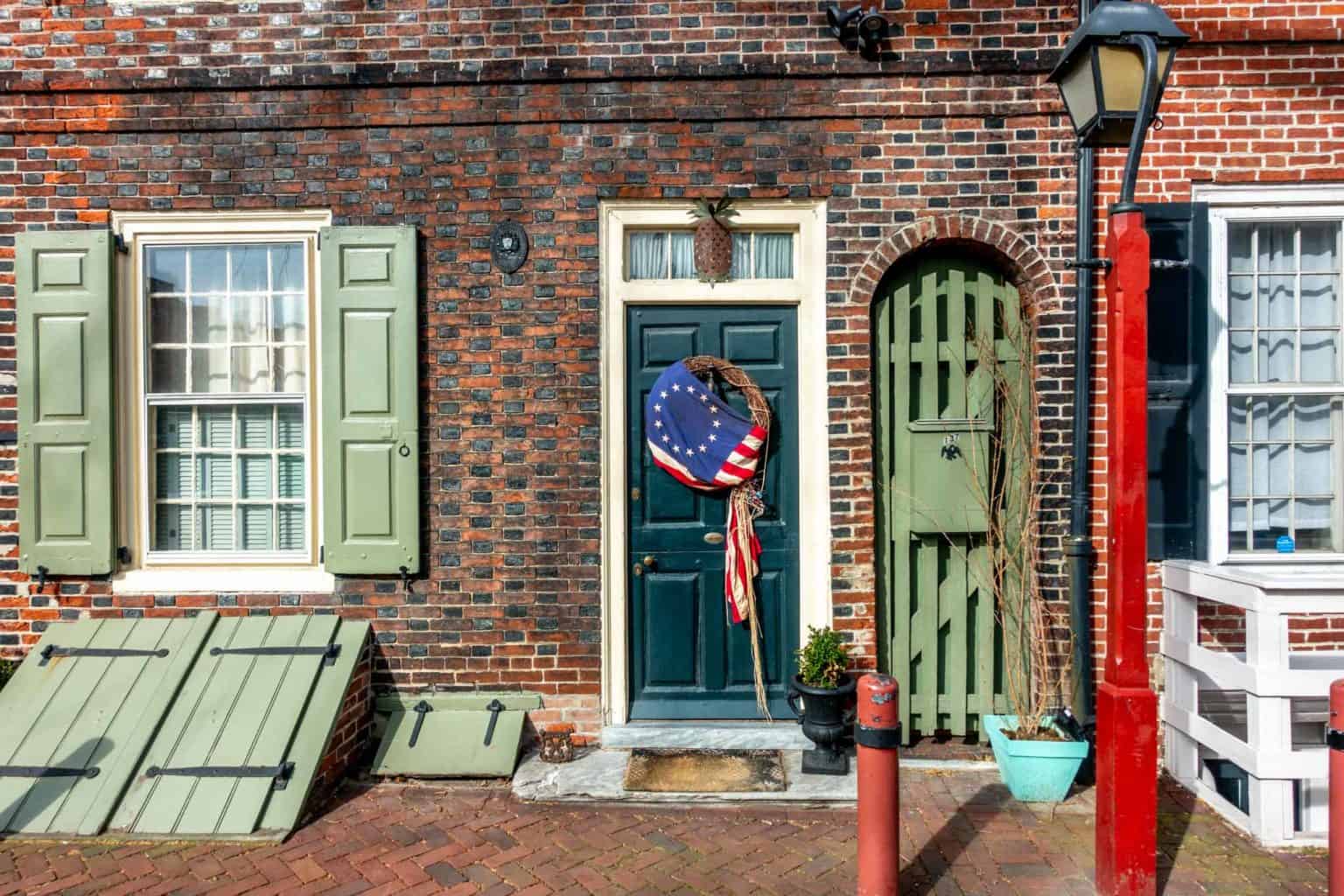 Elfreth's Alley: The Oldest Street in America - Guide to Philly