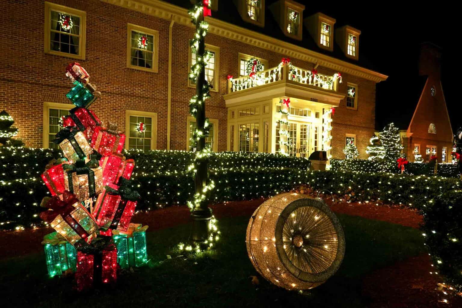 Where to See Impressive Christmas Lights in Philadelphia